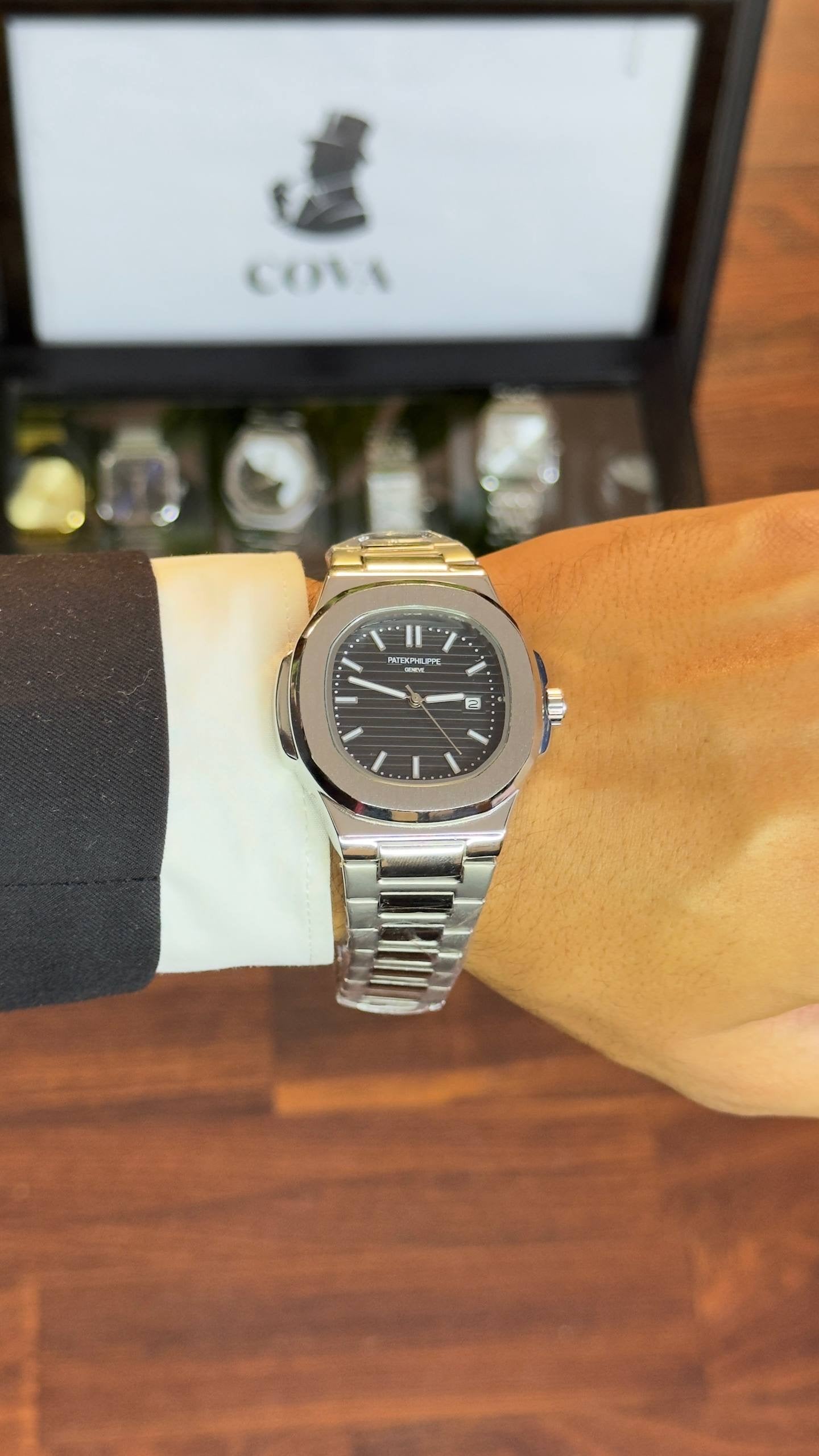 PATEK PHILIPPE - Quartz movement with smooth sweep – Cova